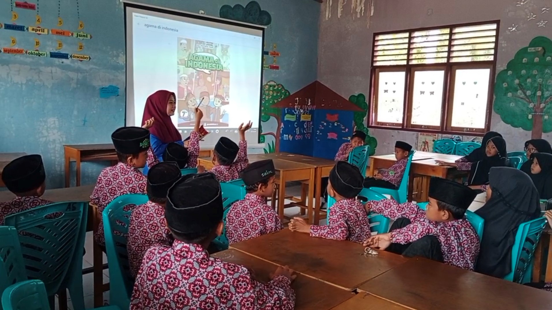 New Enthusiasm Increases Students' Reading Interest Digitally at SD IT Darul Madinah Wonosari ...